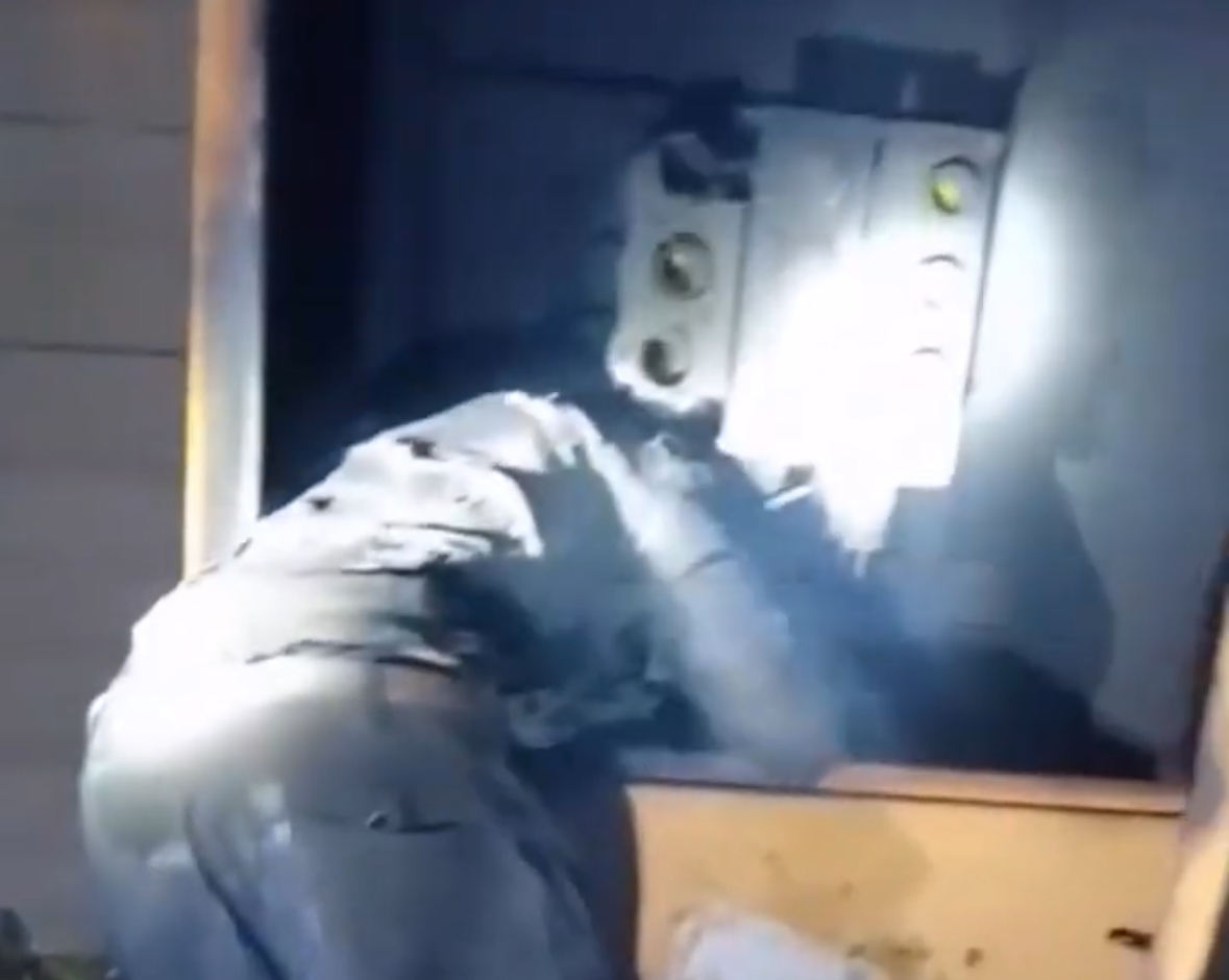 KrudPlug Mobile - Cable thief electrocuted and killed while trying to ...