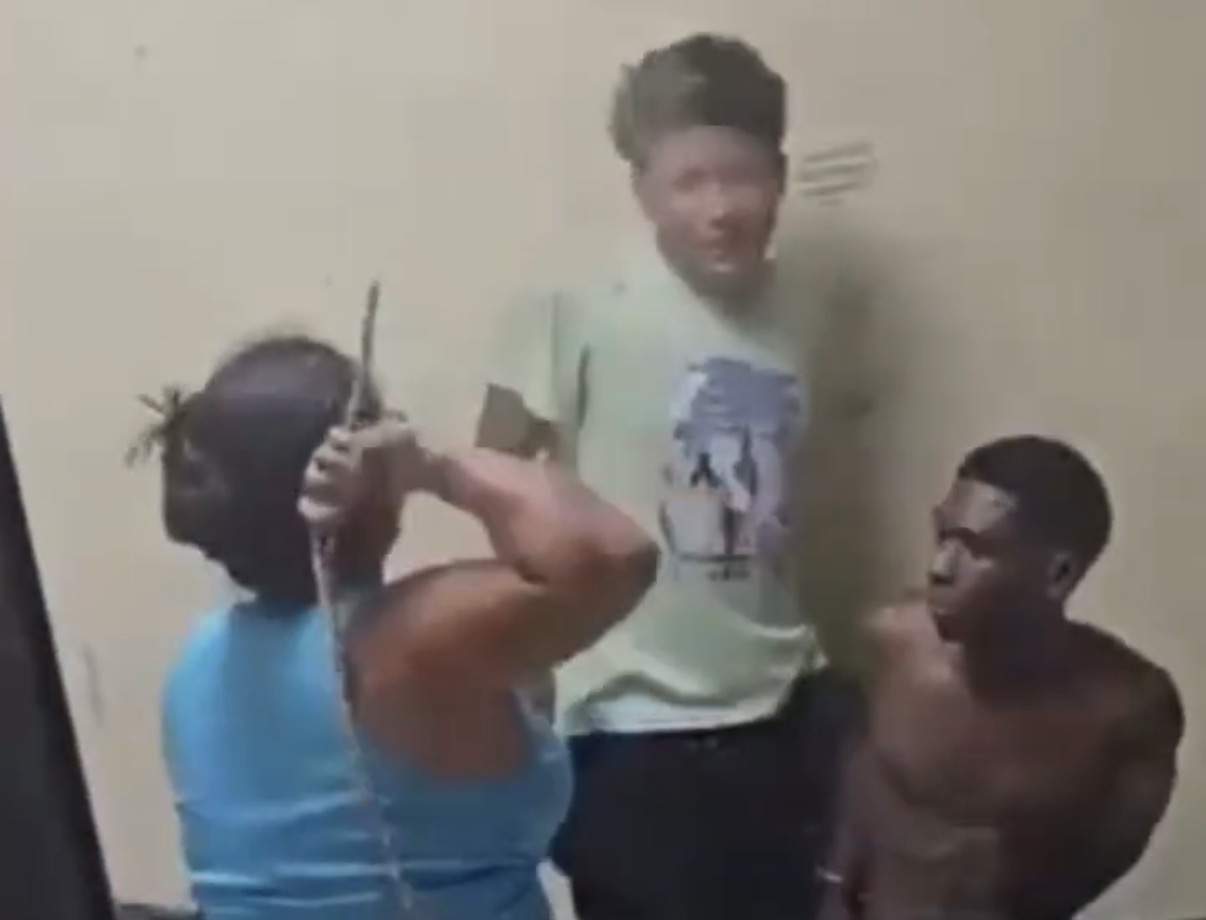 KrudPlug Mobile - Teen arrested for theft is publicly slapped by his ...